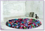 Stylish mat of bright pom-poms DIY – Felting